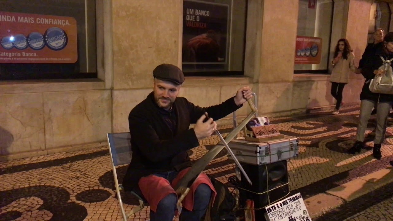 Saw Player in Lisbon - YouTube