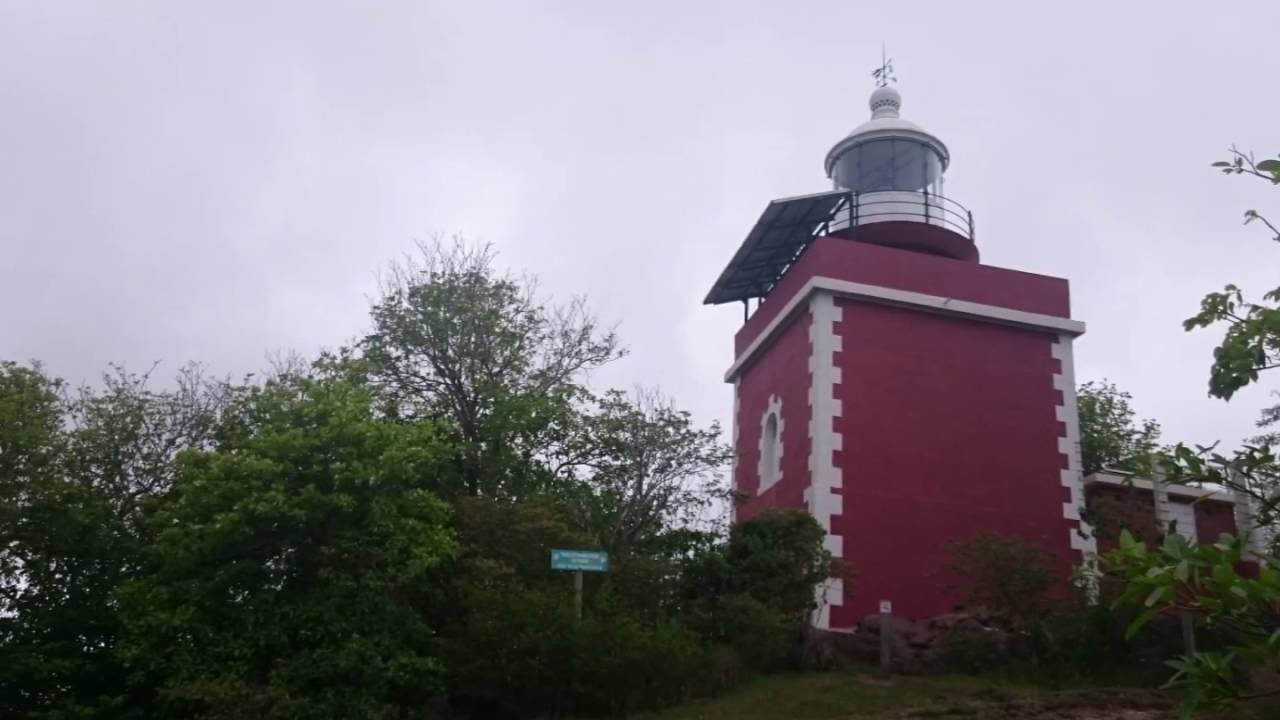 Martinique - Trinité Le phare de la Caravelle - YouTube