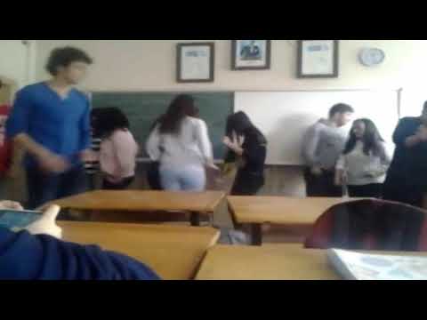 LİSELİ ERGENLER HUNHARCA DANS EDİYOR :) HARLEM SHAKE İÇERİR :)