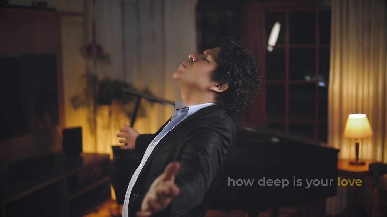 Alexandre Arez em Casa - How Deep is your Love - YouTube