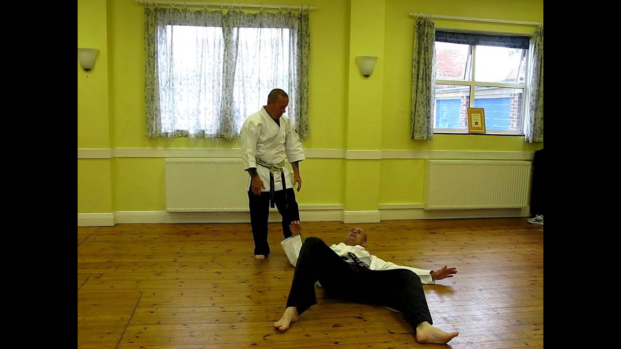 Karate Hand Lock Take Down - YouTube