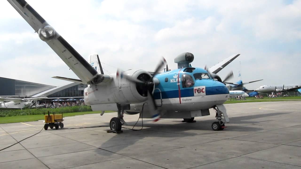 Grumman S-2N (S-2A) Tracker Start up and Wingfold - YouTube