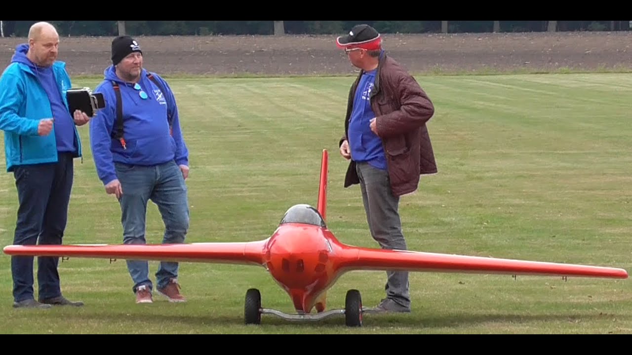 Me 163 Comet RC Turbine XXL 4 Meter Spannweite Big RC Model - YouTube