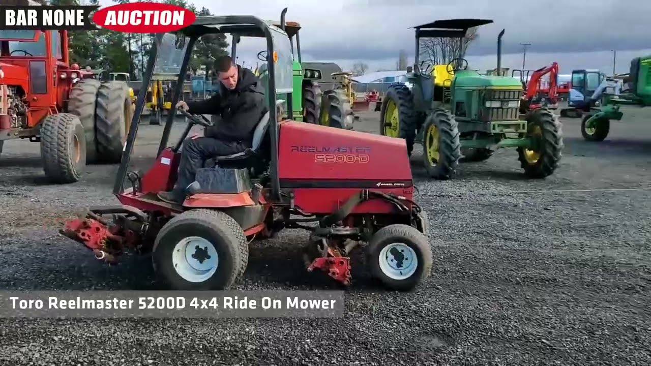 Toro Reelmaster 5200D 4x4 Ride On Mower - YouTube