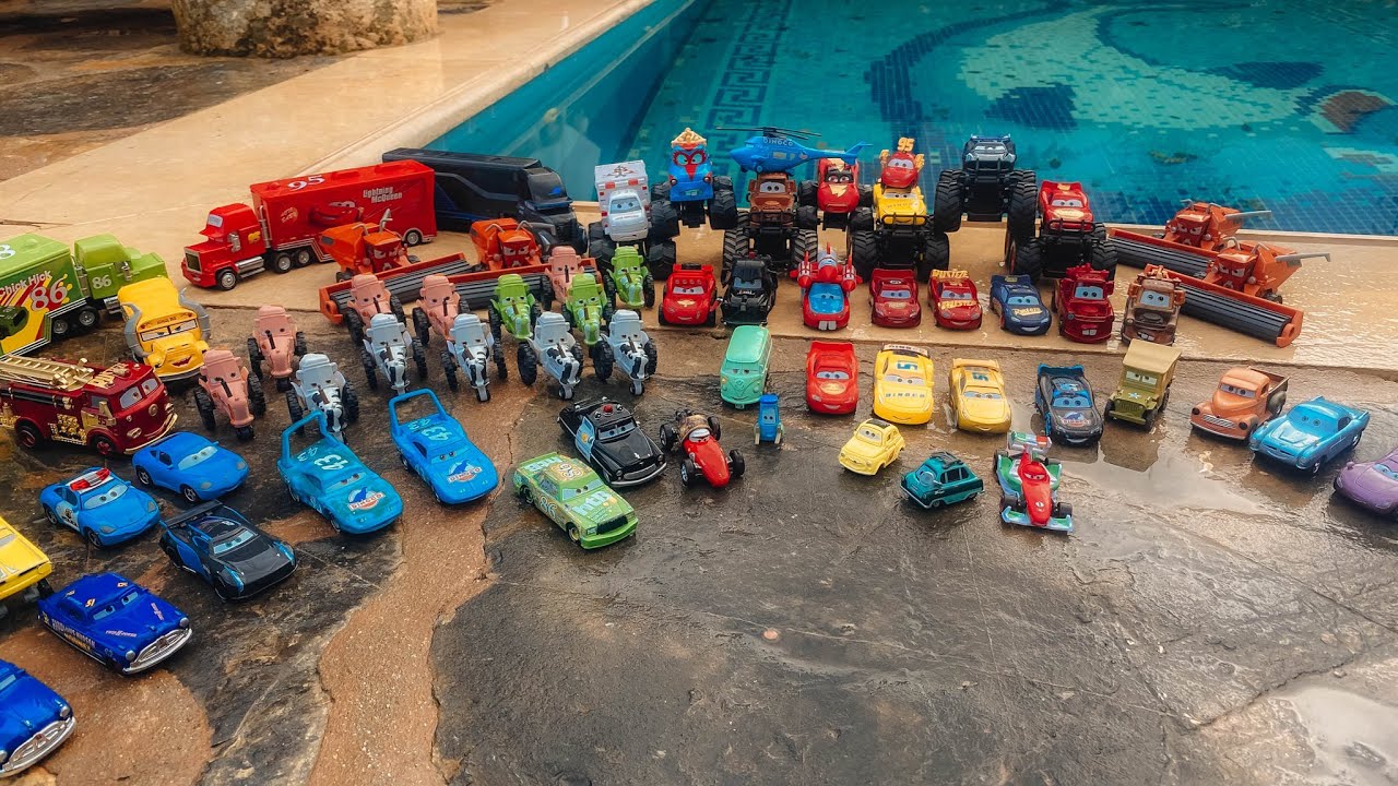 Disney Pixar Cars fall into the water: Lightning McQueen, Mater ...
