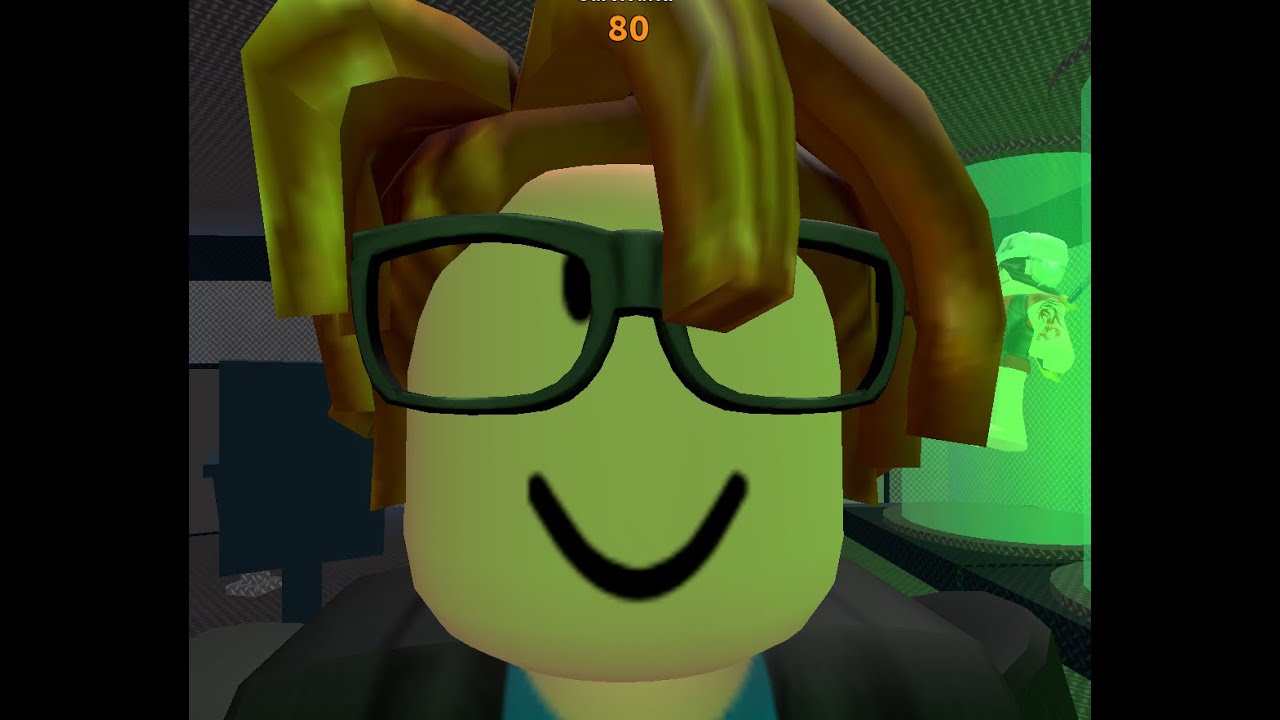 PLAYING MM2 LIVE WITH YOU GUYS - YouTube