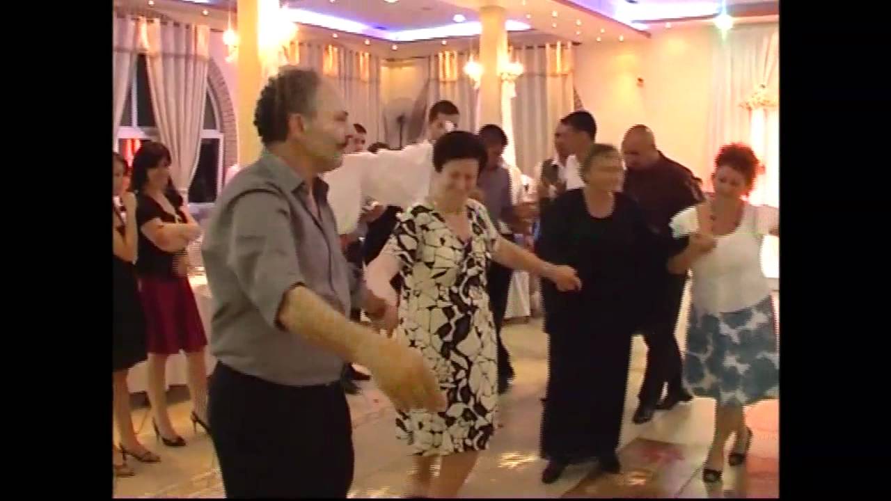 Osman Taka e kërcyer në mënyre të paparë nga "llondri". - YouTube