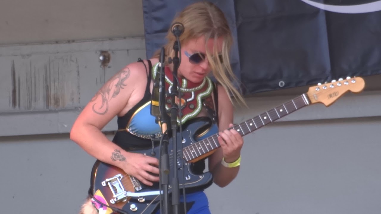 Mara Balls - 3.6.2018 Live - YouTube
