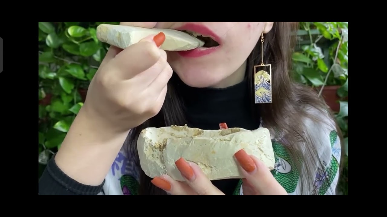 eating chalk paint @Gullvlogs269 - YouTube