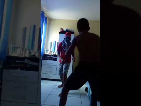 Brincando de lutinha com meu amigo 《Israel Ruan》