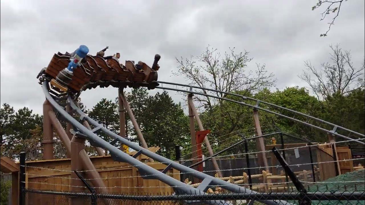 Toronto - Canada's Wonderland - Snoopy's Racing Railway - YouTube