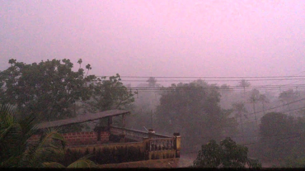 That's how lighting strikes in Goa Bicholim - YouTube