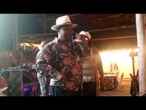 UYU NIWE URIAGA MBECA CIAKA TIMONA MBURU INTRODUCES HIS WIFE