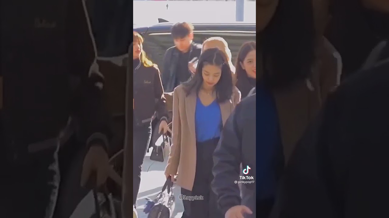 Blackpink Jennie Kim boss walking - YouTube