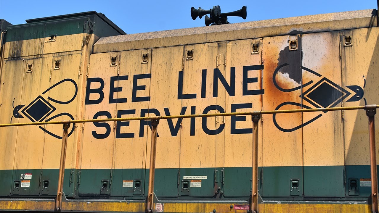 NS 1067 Reading "Bee Line Service" Heritage Unit leads NS 224 - YouTube