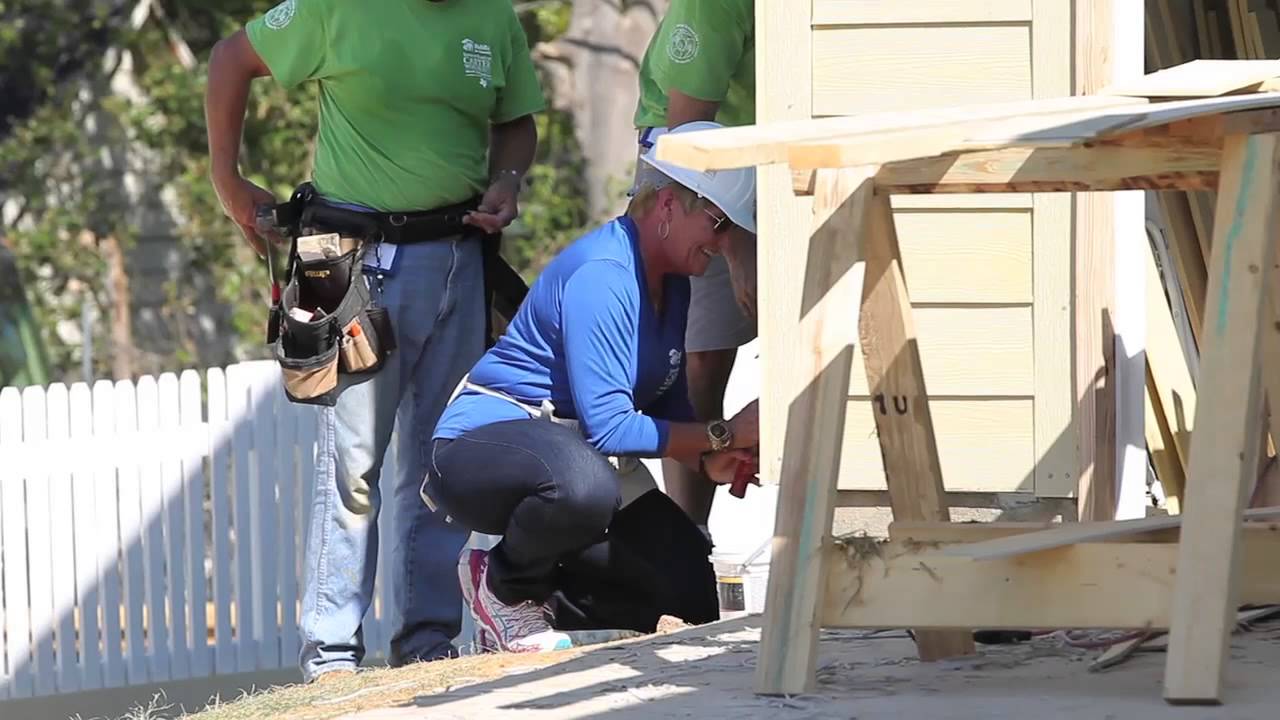 President Jimmy Carter & the Habitat Project - YouTube