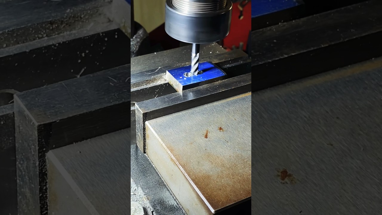 Milling a knife guard slot on a milling machine. #shorts #knifemaking ...