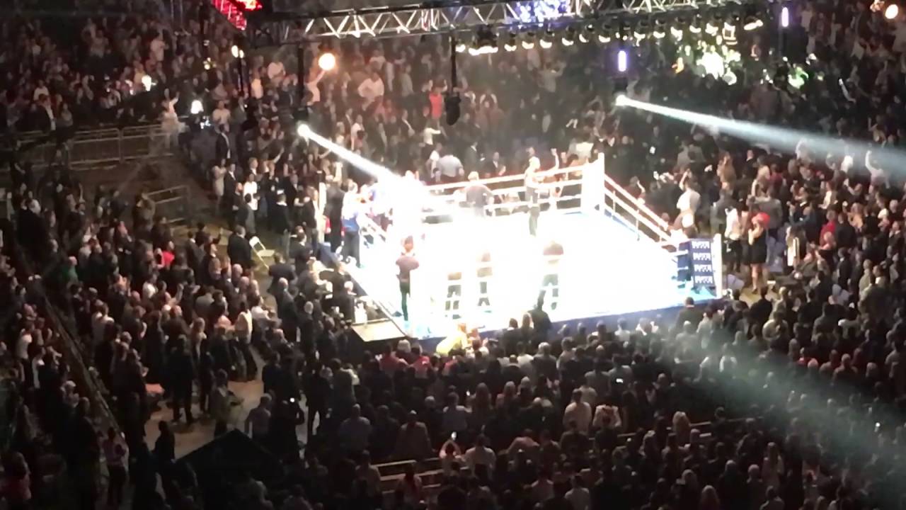 Worlds best boxing walk out !!!! - YouTube