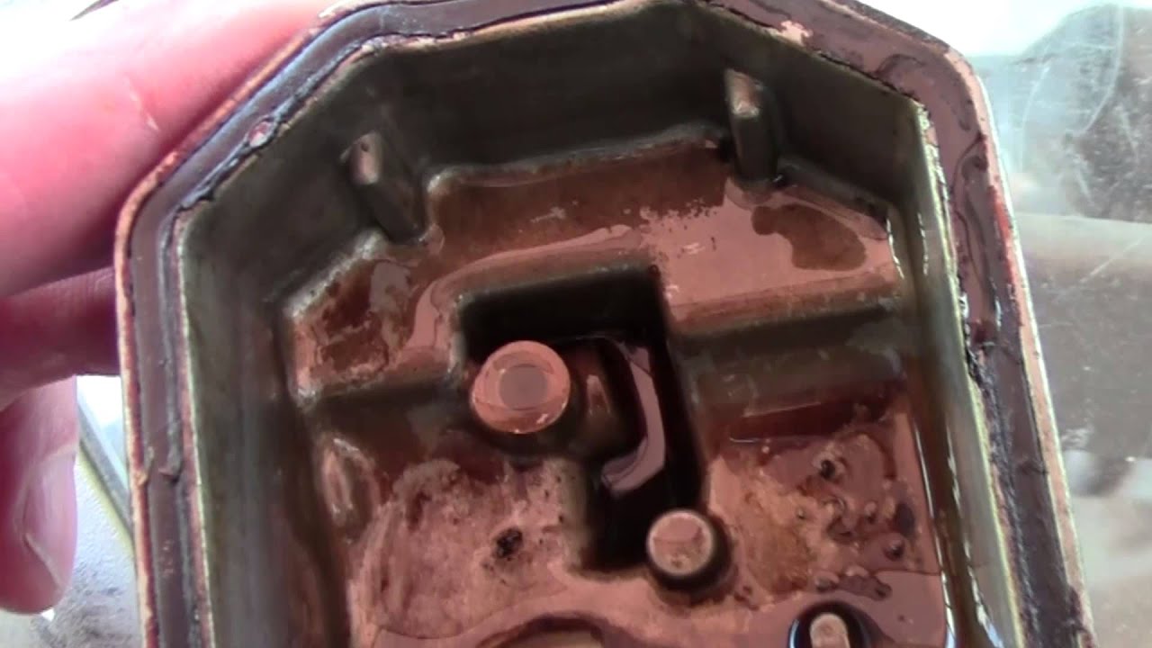 GL1100 Carb reconditioning. Cleaning the float bowls with brake fluid ...