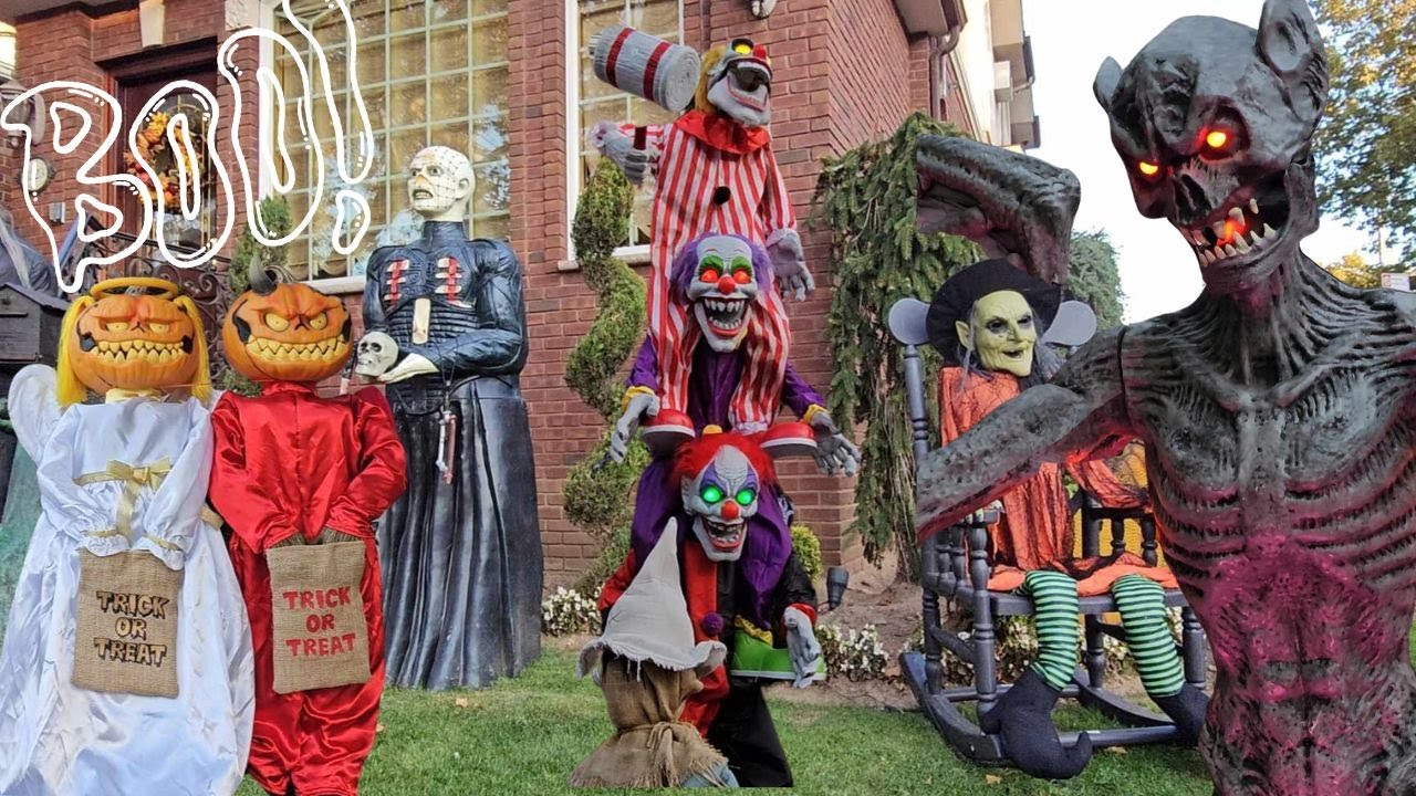 Extreme & Stunning Halloween Decorations | Dyker Heights Brooklyn 4K - YouTube