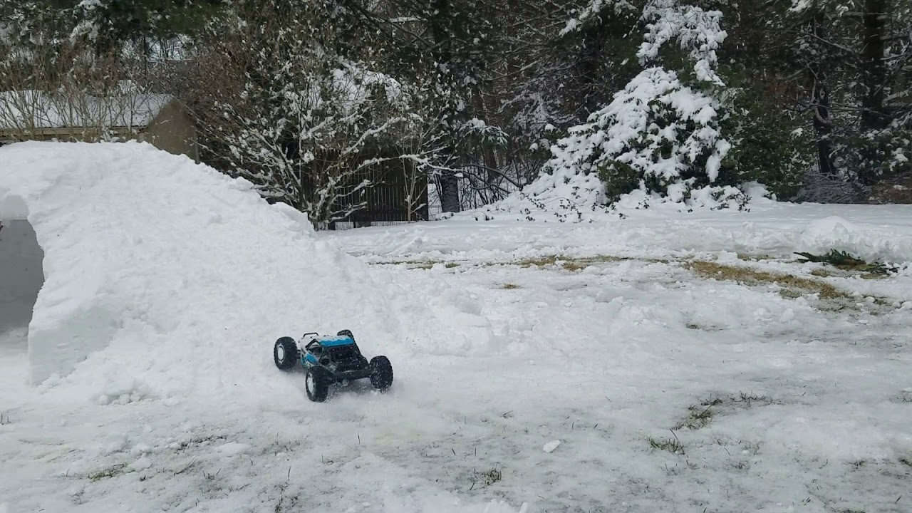 Axial yeti igloo climb - YouTube