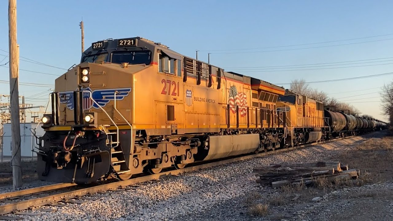 UP train MFWWT at Chico, TX (February 5, 2023) - YouTube