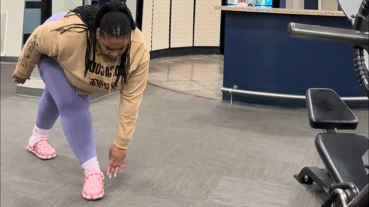 Working out with a plus size mom | what I do in the gym - YouTube