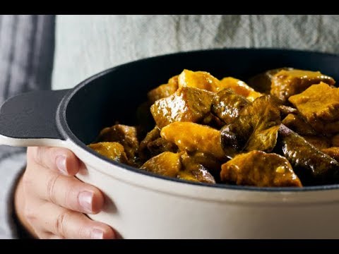 Schweinscurry mit Banane und BBQ-Reis