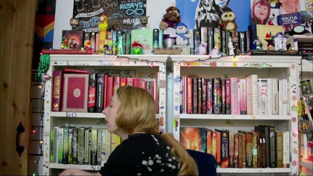 Girl takes cardboard cutout of Danny Devito to prom - YouTube