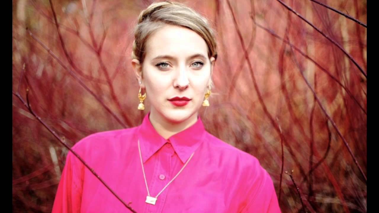 Seven Eyes vocalist Tanya Wells mixes No Diggity with Dam Mast Qalander ...