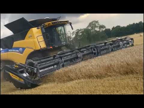 New Holland CR10.90 Combine and MacDon FD241 41ft Header - YouTube