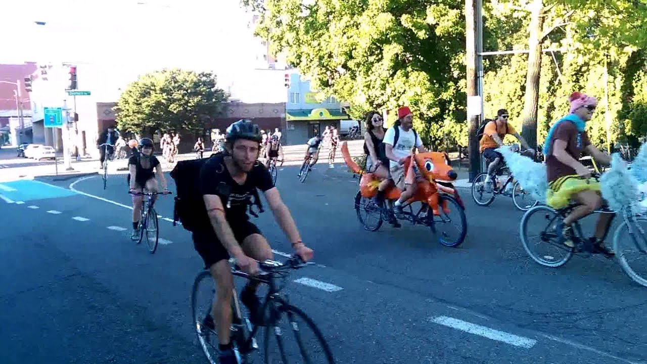 Trendy Seattle Summer bike race - YouTube