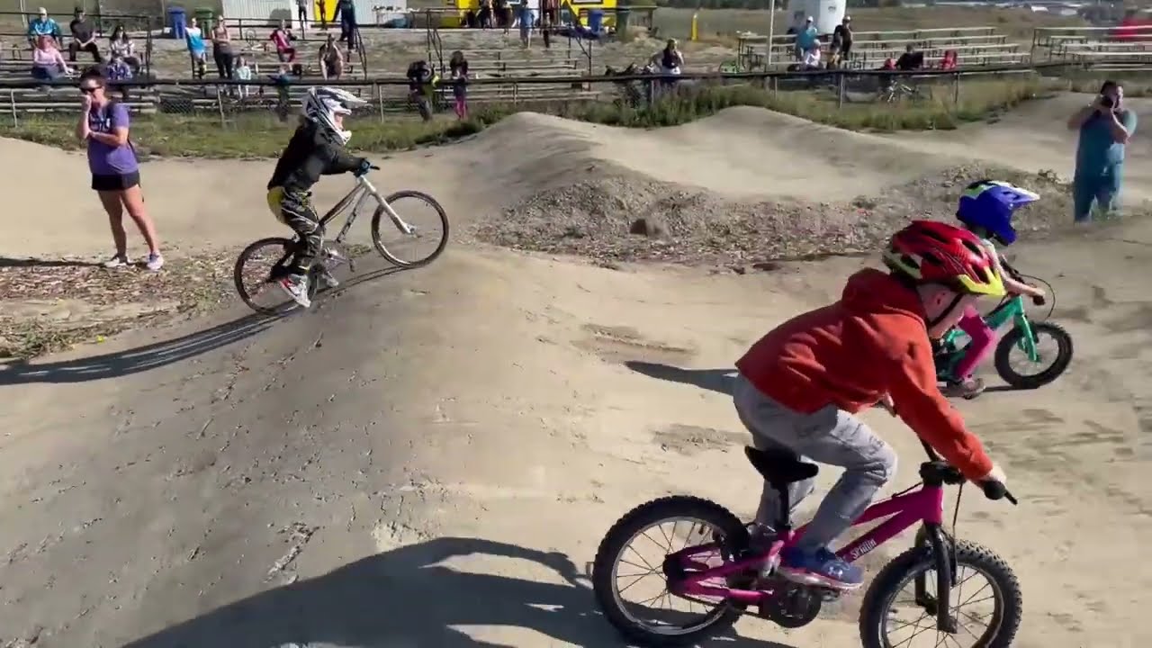 Fun kids Strider BMX races plus a trophy! - YouTube