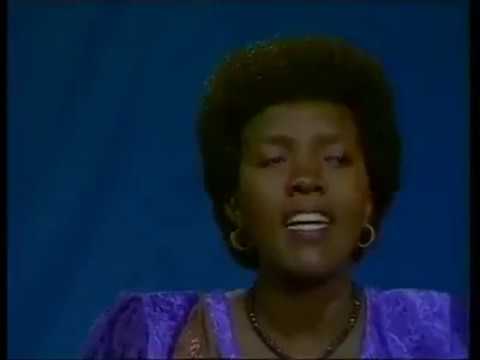 Rose Twagirayezu - Ndavuga simvura - YouTube
