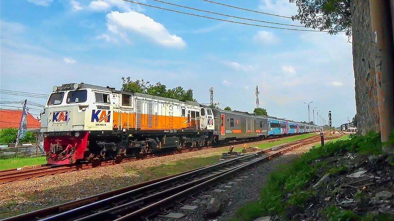 TERNYATA MASIH SETIA PAKE STIKER hype trip nih kereta api Taksaka - YouTube