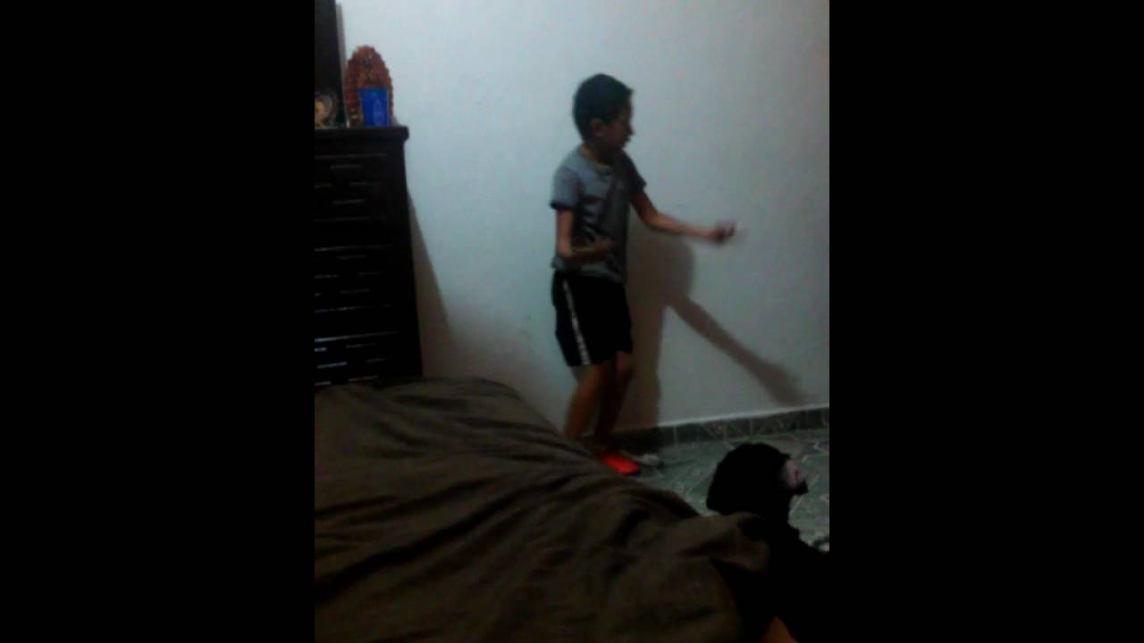 Niño bailando perreo - YouTube