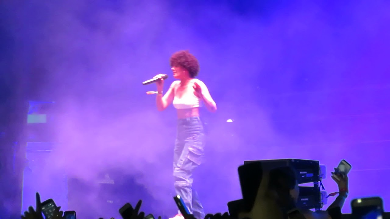 Halsey - "Closer" Live at Hangout Music Festival 2018 - YouTube