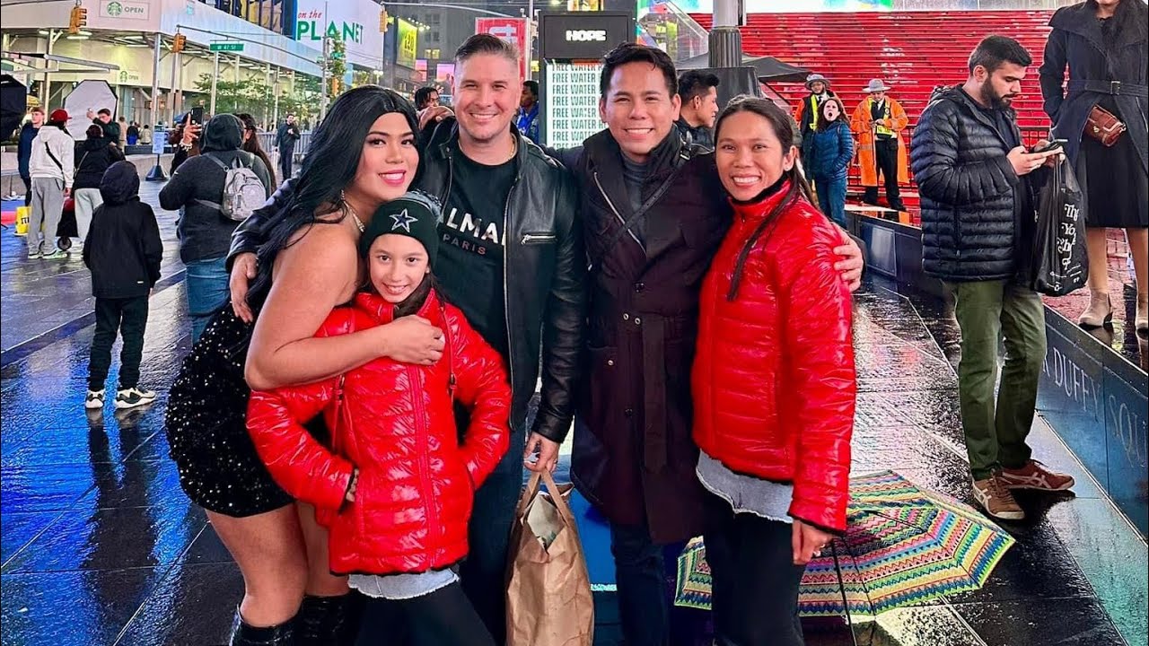 TIMES SQUARE NEW YORK CITY | SKYE and Family - YouTube