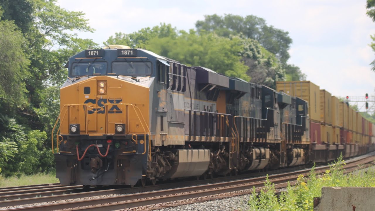 CSX 1871 (ACL) leads a short I009 in Rochester - YouTube