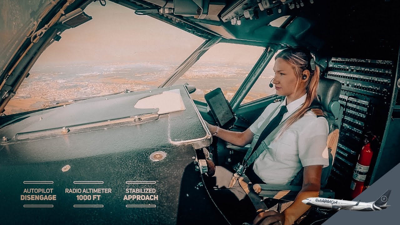 Extremely GUSTY Crosswind LANDING Boeing 737-400 Milan | Cockpit View ...