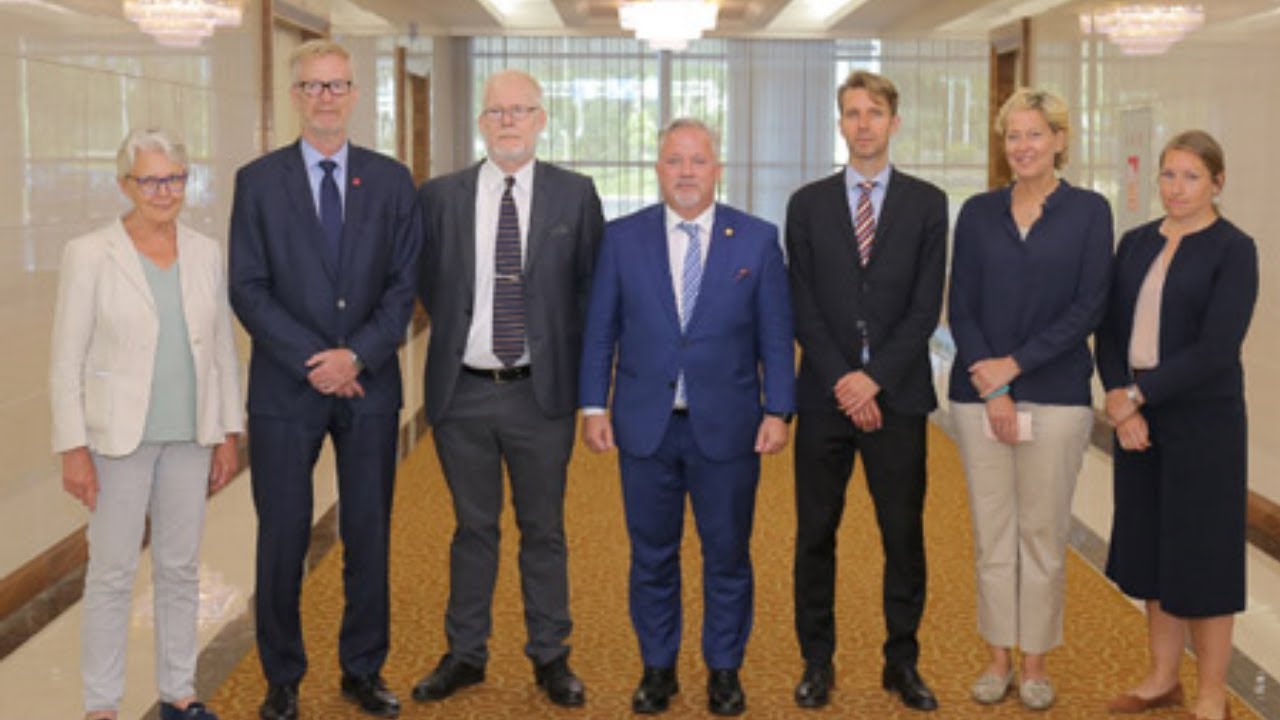 Special Envoy of Swedish Government Arrives in Pyongyang - YouTube