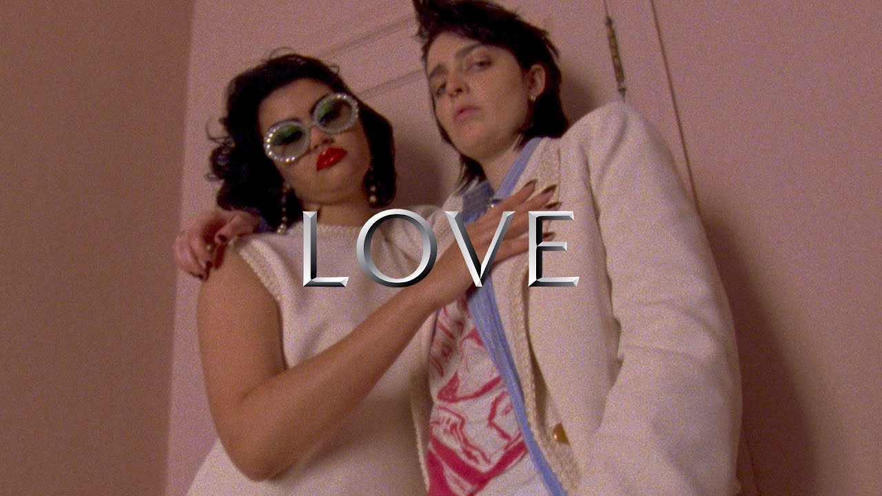 Gia and Mélanie, a romantic fairytale for the digital age | # ...