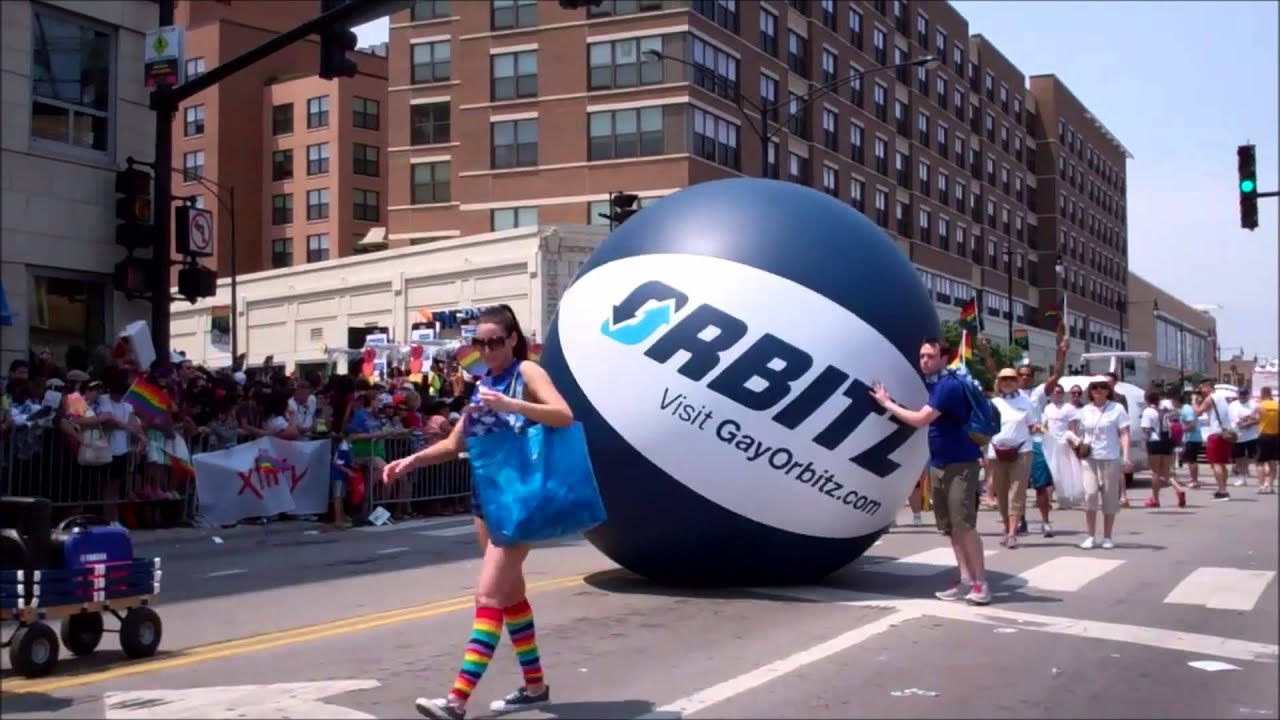 Giant Parade Balloons, Rolling Beach Balls Down a Parade, Outdoor ...