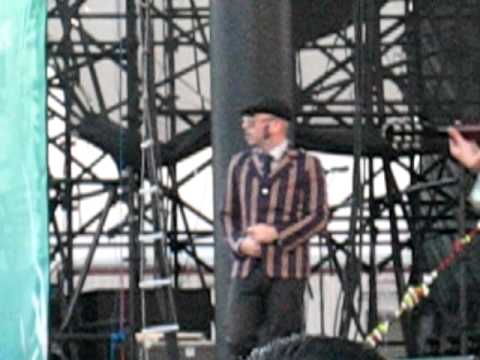 Tim's striptease - OK Go, Chicago 6/12/07 - YouTube