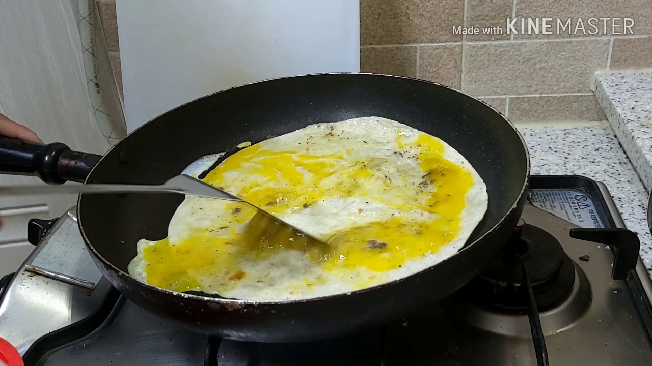 Sri lankan style # egg roti# විනාඩි දෙකෙන් බිත්තර රොටී - YouTube