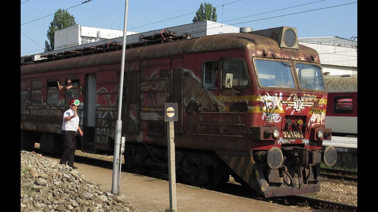 Bulgaria: BDZ Class 32 EMU departs from Levski (includes internal ...