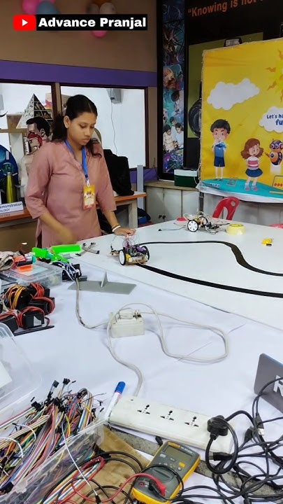 Students making their first line follower robot using arduino #robotics #Arduino #nsc - YouTube