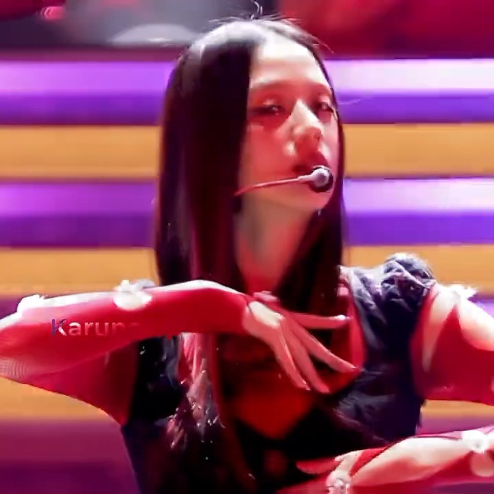 Jisoo-‘Keep Up’ trend edit #fypage #jisoo #karunawp #keepup - YouTube