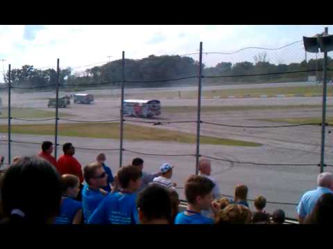 Bus Races at Illiana Speedway - YouTube