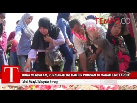 Belasan Rekan Kerjanya Menangis di Makam Eno Farihah